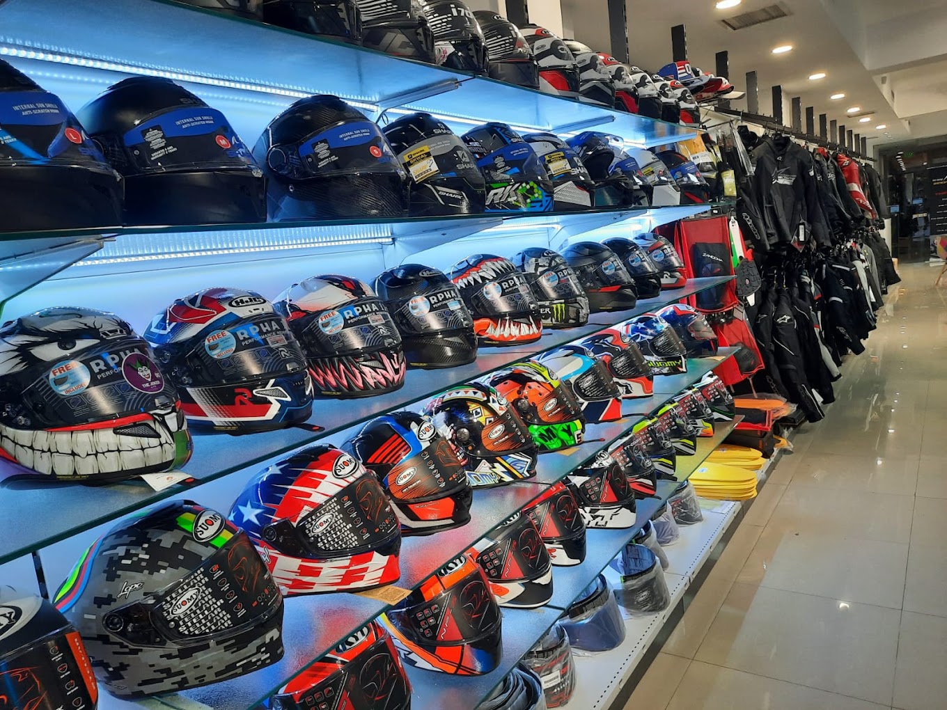 Afacere de vanzare - Afacere la cheie în domeniul moto (fizic, online ...