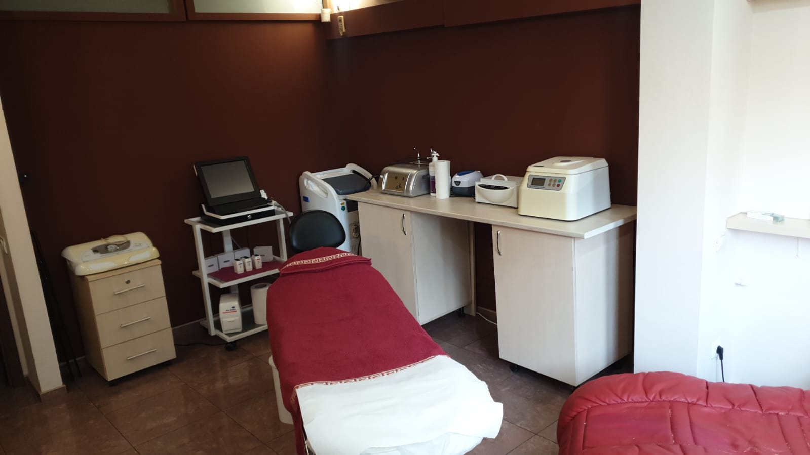 Afacere de vanzare - Vand centru de cosmetica si estetica | PiataAfacerilor.ro